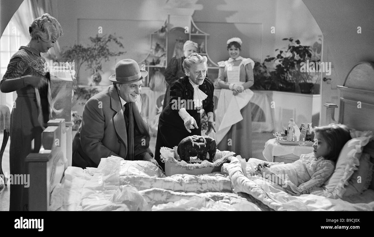 Oleg Basilashvili RSFSR People s Artist 2nd left and Tatyana Peltser U ...