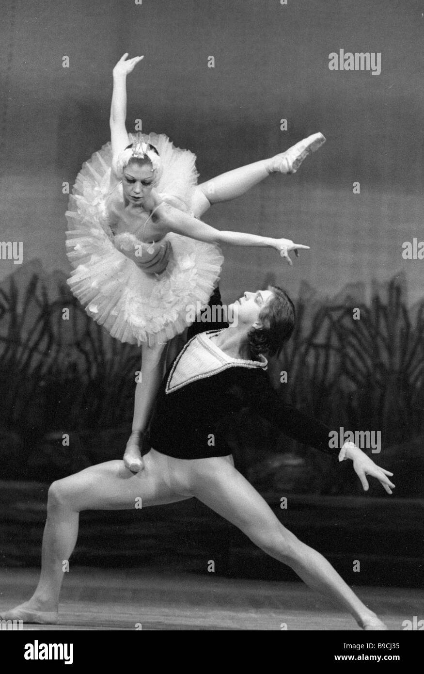 Margarita Drozdova as Odetta and Vladimir Kirillov as Ziegfrid in ...