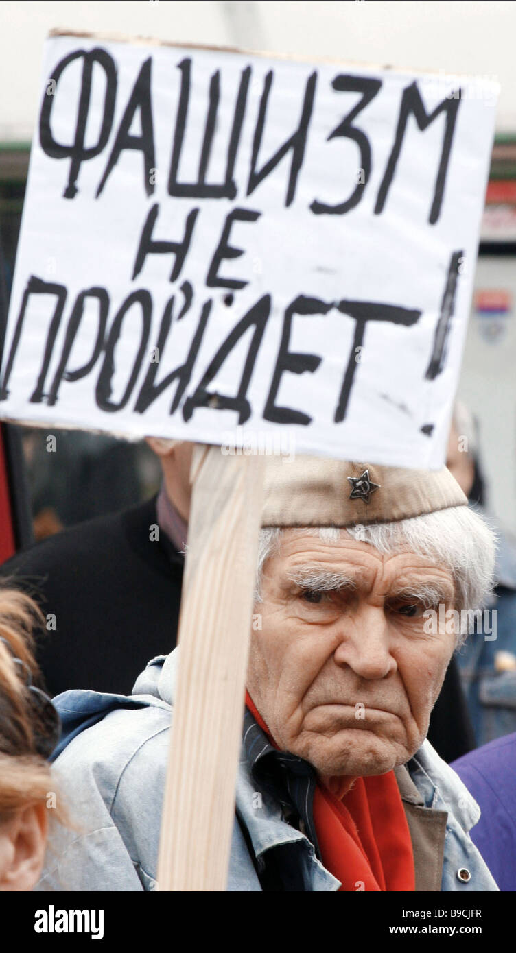 A WWII veteran at a rally to mark the 64th anniversary of the Ukrainian ...
