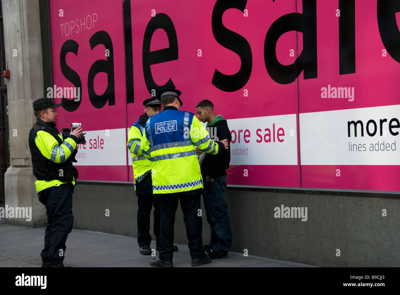 Police officers search central hi-res stock photography and images - Alamy