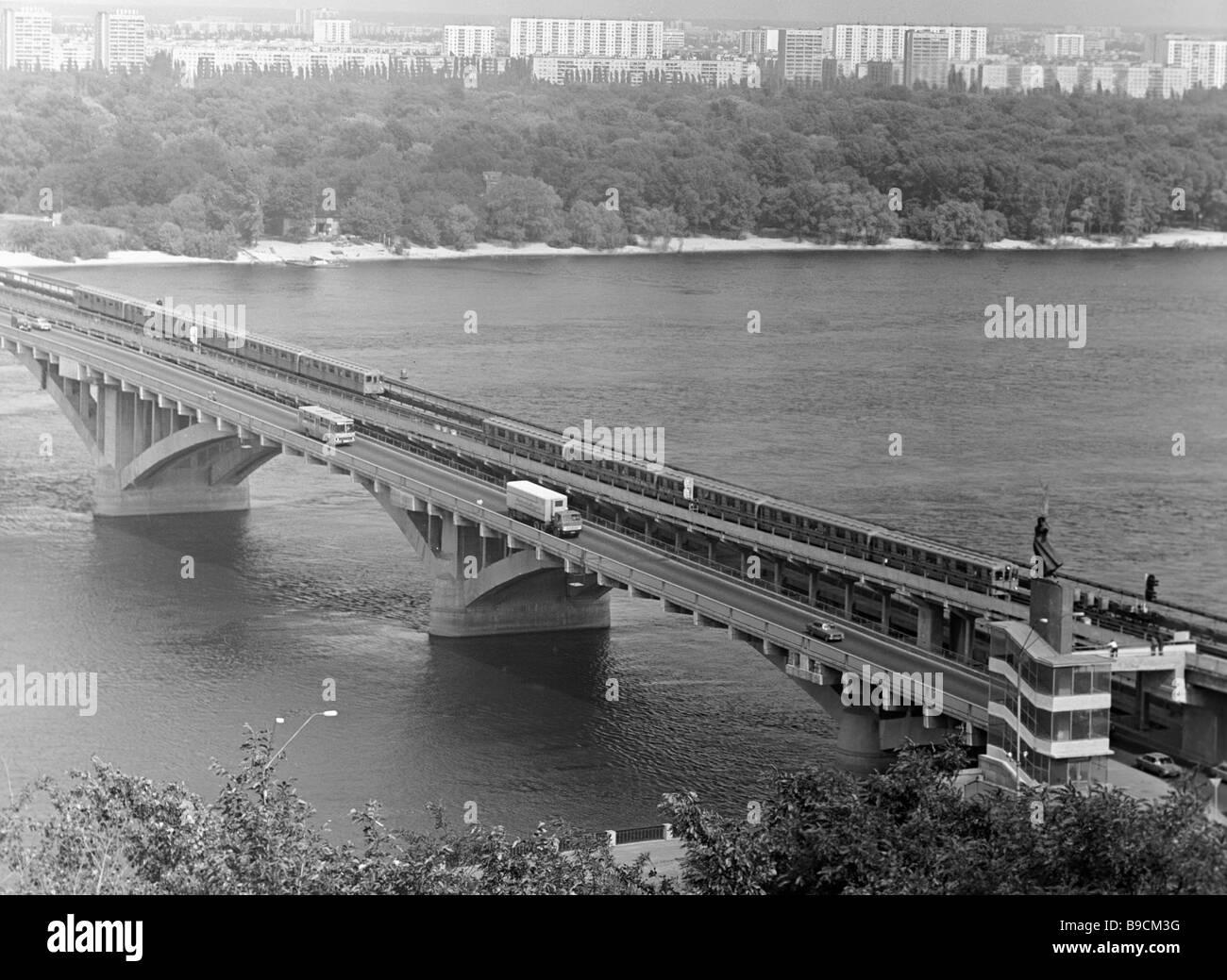 Subway line connecting the left and the right banks of the Dnieper ...