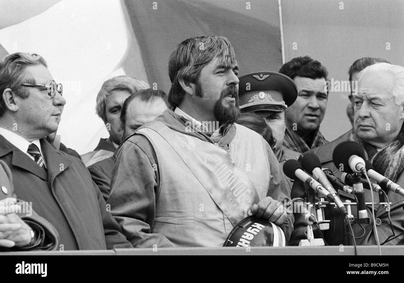 Tracklayer team leader Heroes of Socialist Labor Alexander Bondar ...