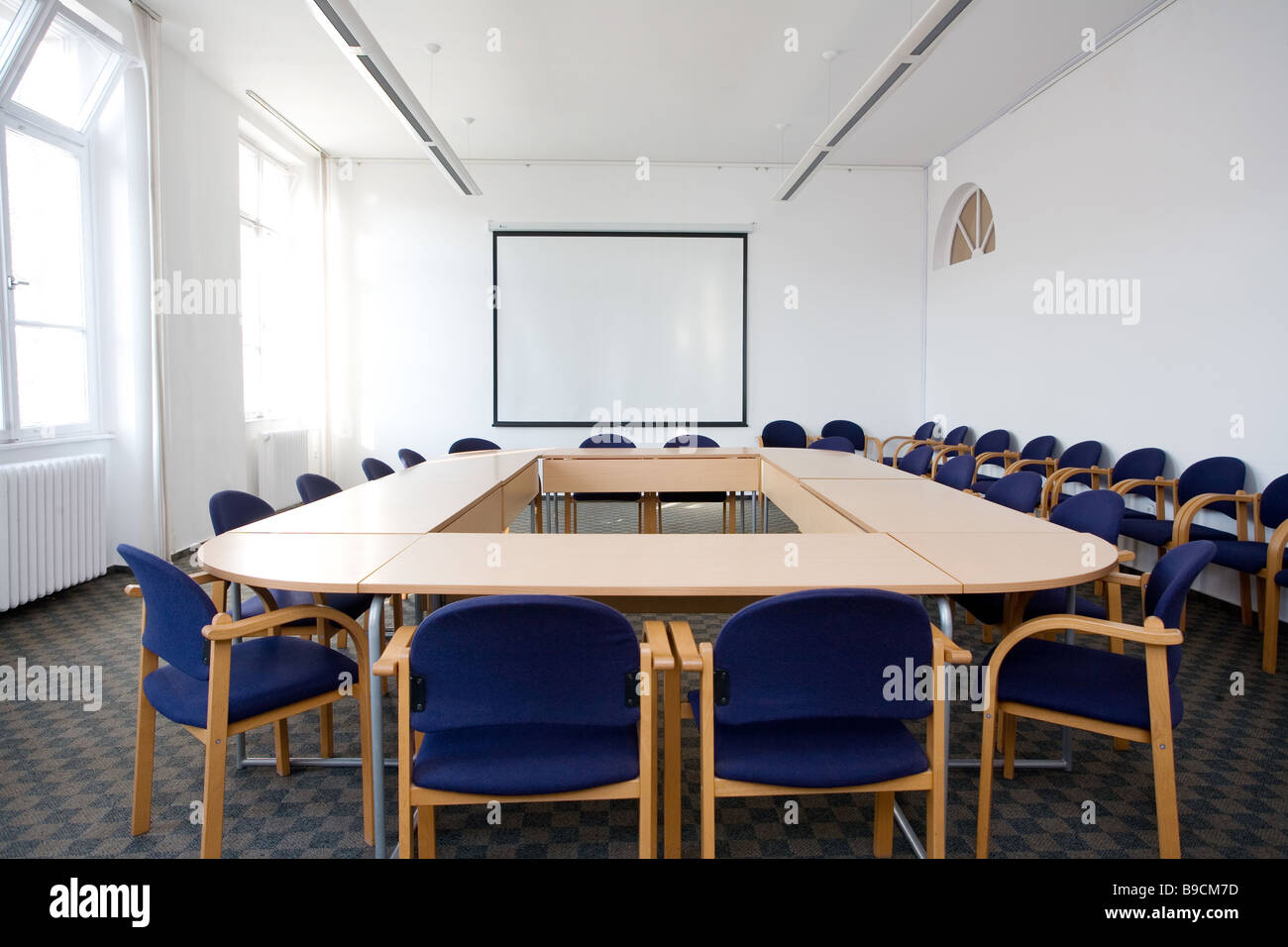 Empty small conference room table hi-res stock photography and images ...