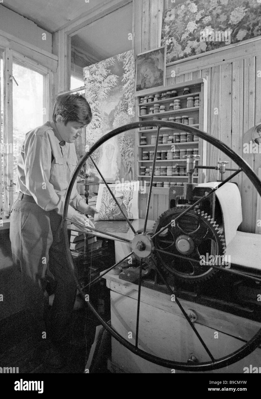 Artist Ivan Khokhlov in his studio Stock Photo - Alamy
