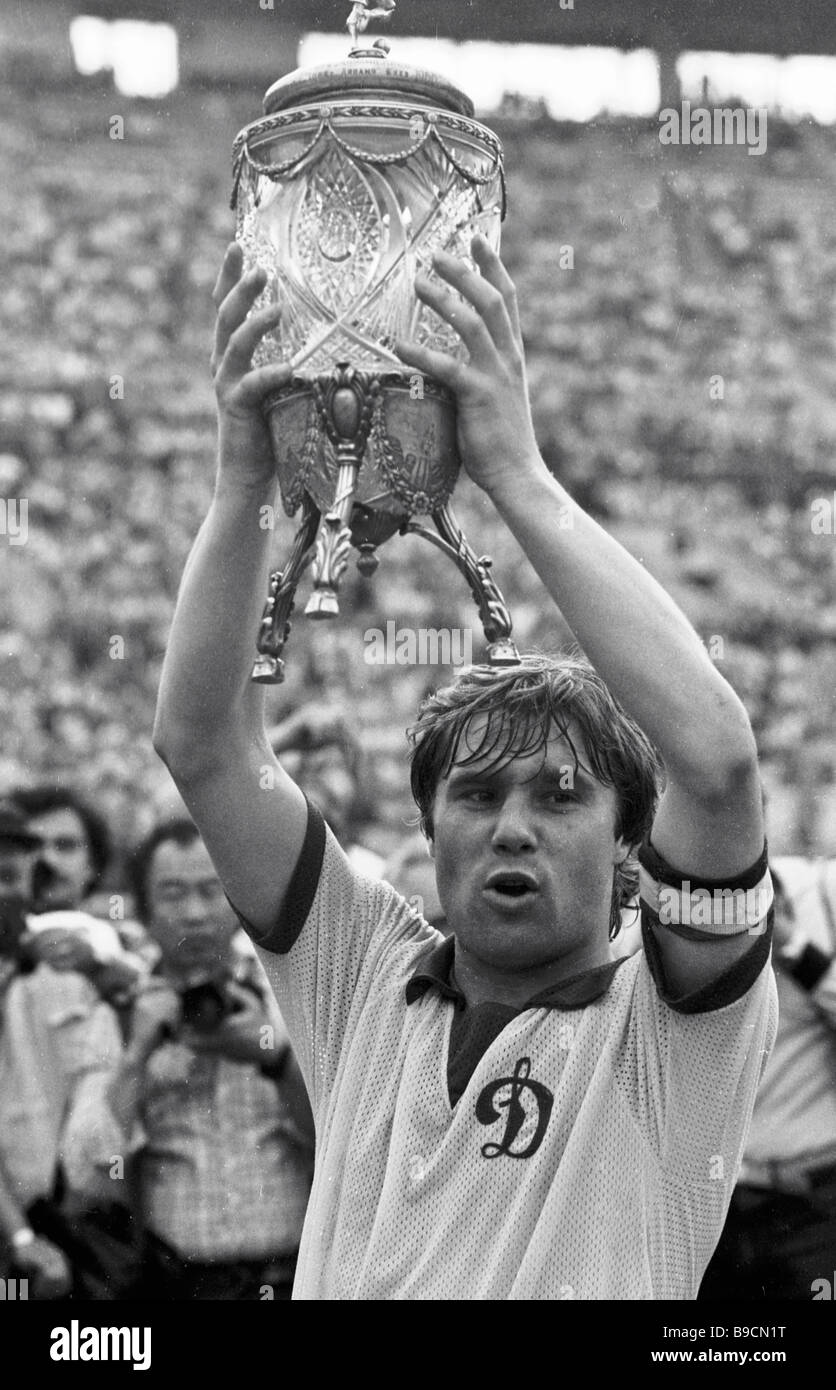 Anatoly Demyanenko captain of Dynamo Kiev soccer team holding the USSR ...