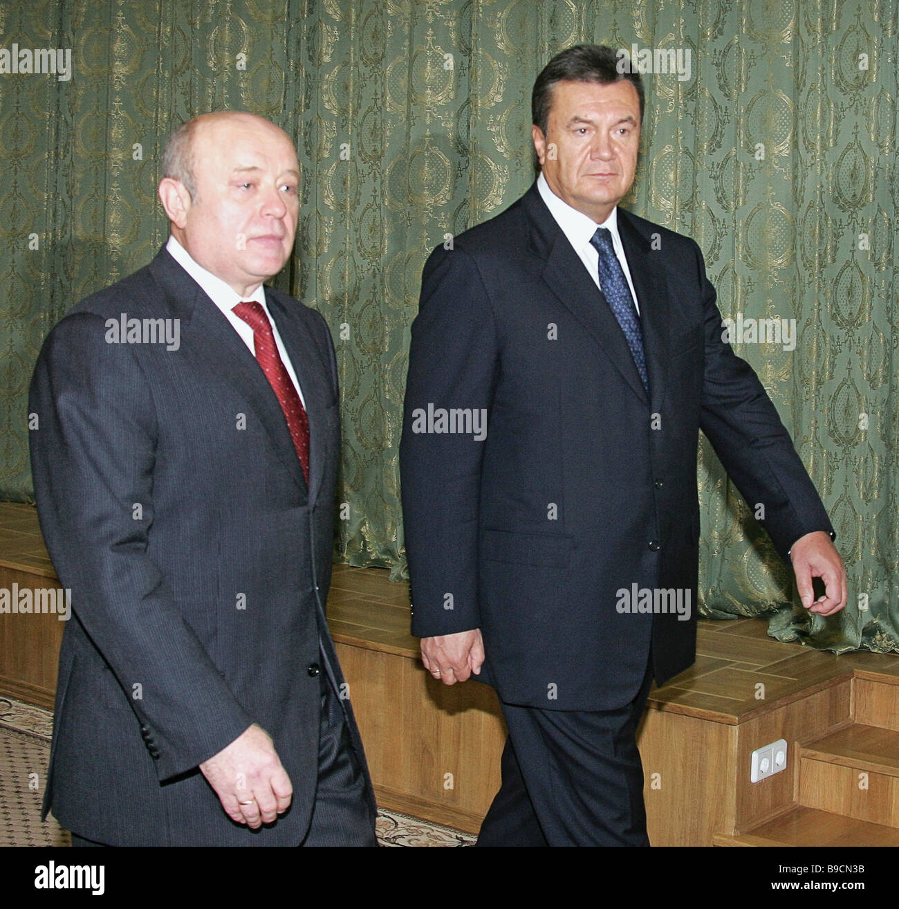 Russian Prime Minister Mikhail Fradkov and his Ukrainian counterpart ...