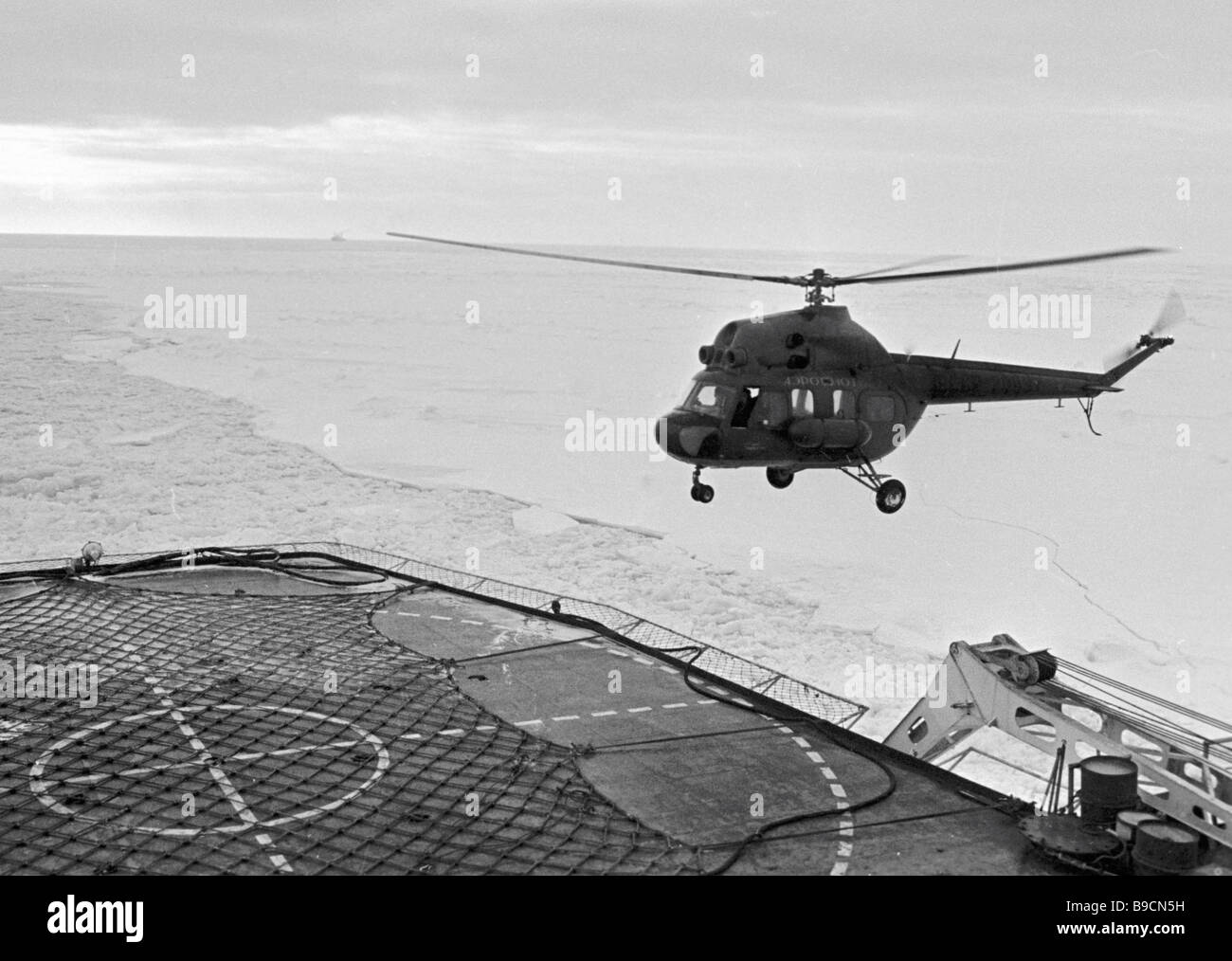 MI 2 helicopter lands on Lenin nuclear powered icebreaker Stock Photo ...