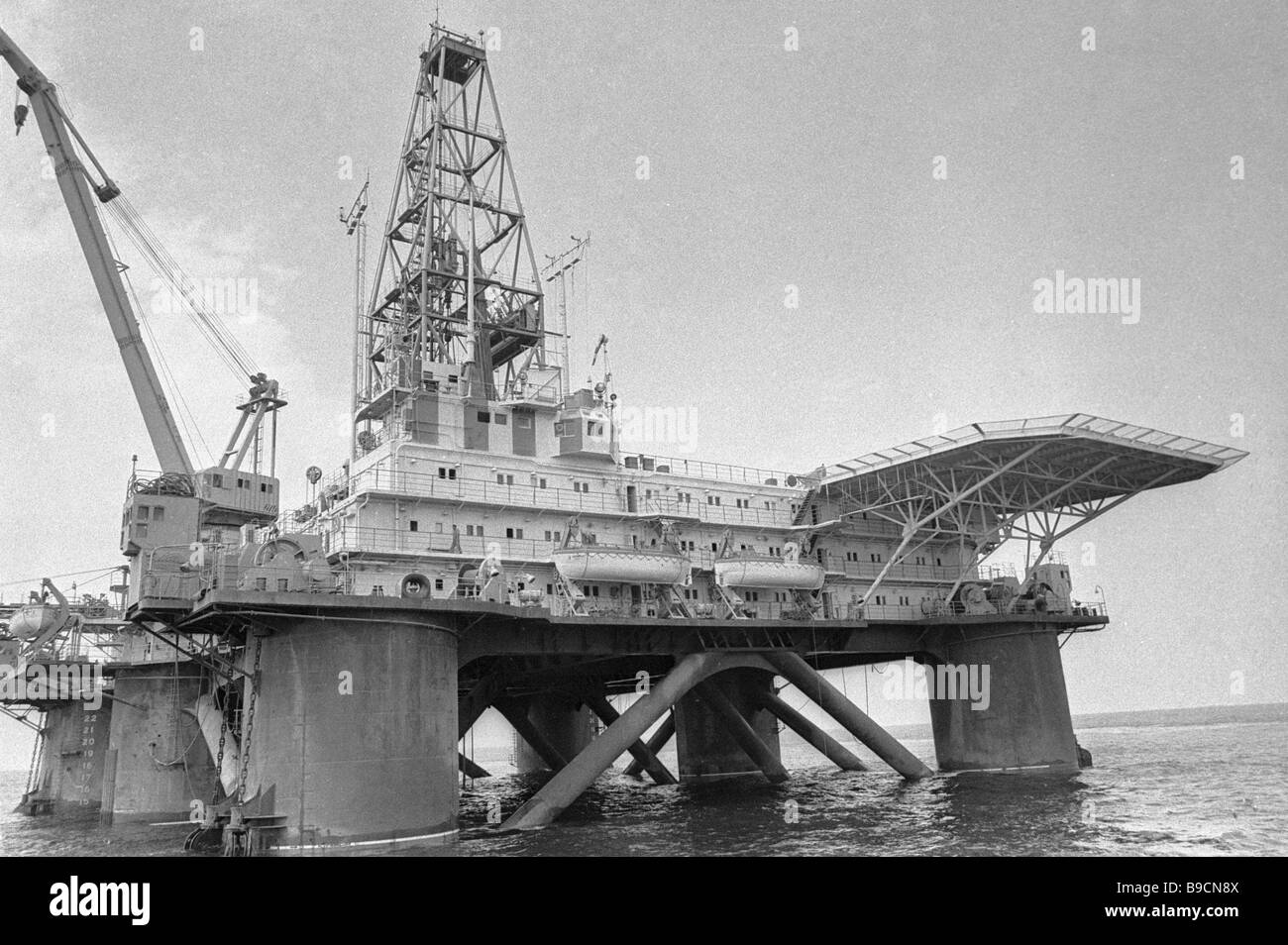 Shelf 3 floating oil rig in the Caspian Sea Stock Photo - Alamy