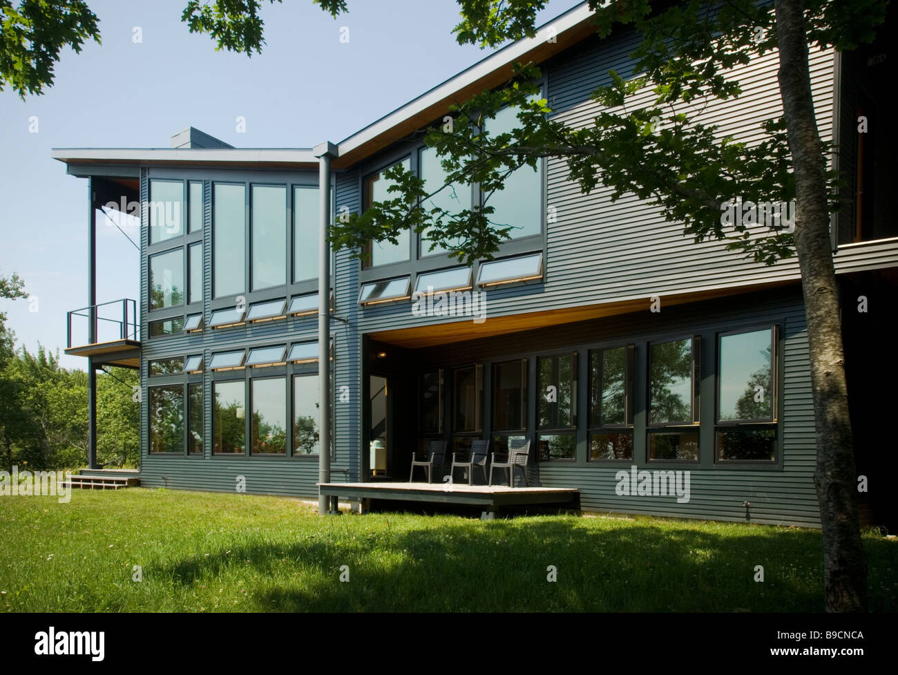 Modern home exterior hi-res stock photography and images - Alamy