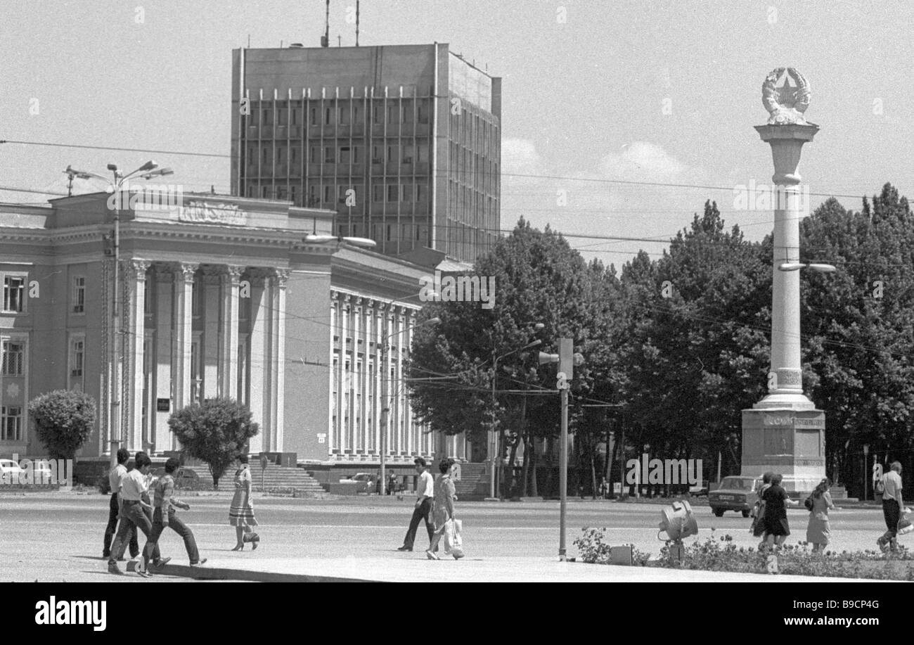 Lenin Square in Dushanbe Tajik capital Stock Photo - Alamy