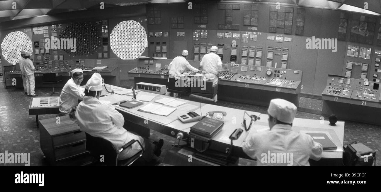 Staff of Smolenskaya NPP watches the plant operations in the first ...