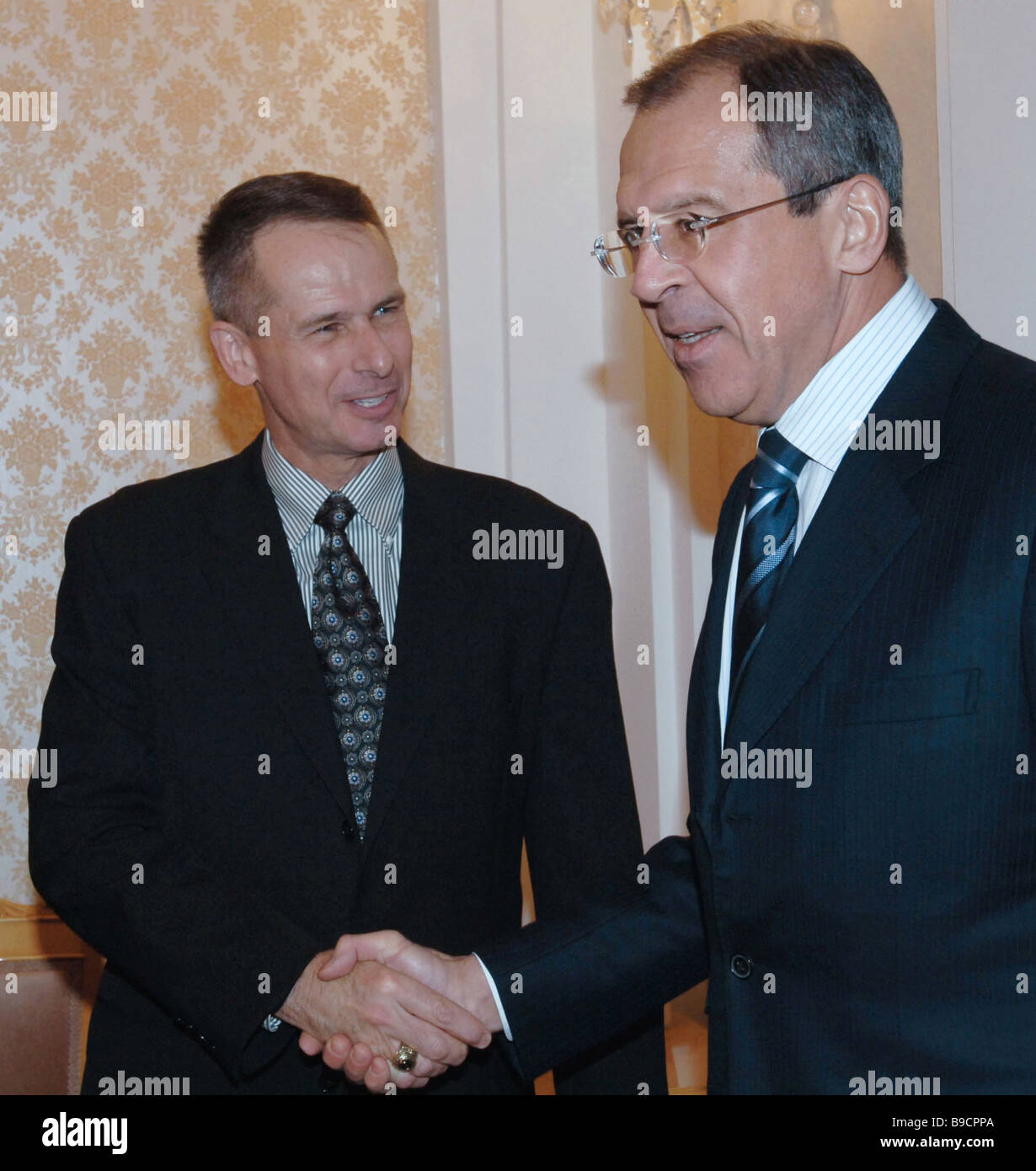 Sergei Lavrov Russia s Foreign Minister right and General Peter Pace U ...