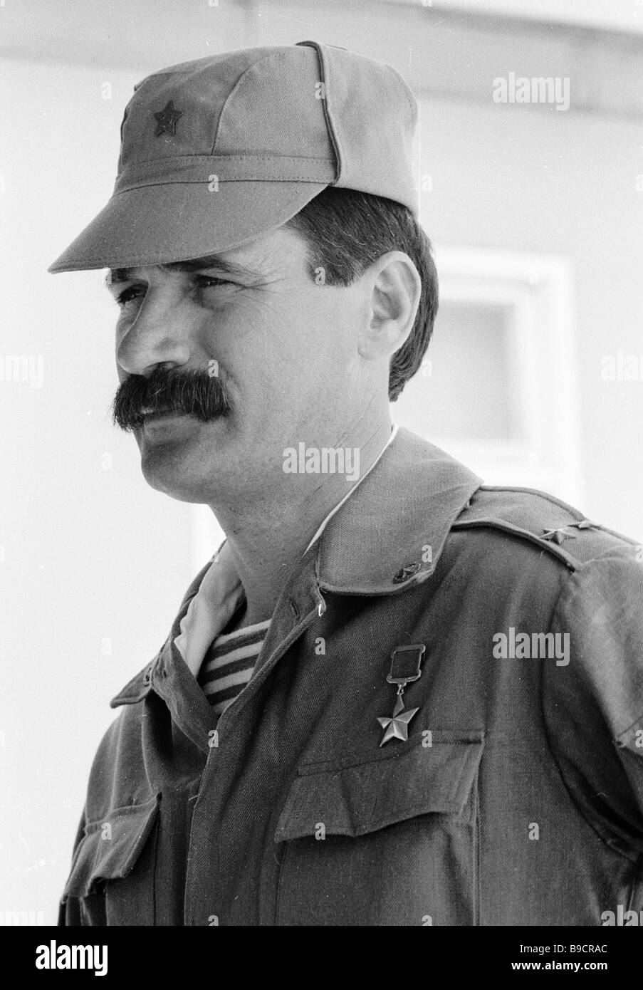 Hero of the Soviet Union Lieutenant Colonel Ruslan Aushev Stock Photo ...