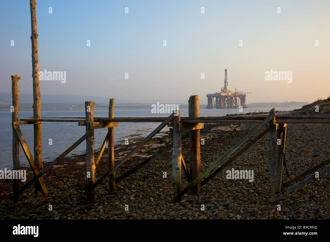 Old oil rigs north sea hi-res stock photography and images - Alamy