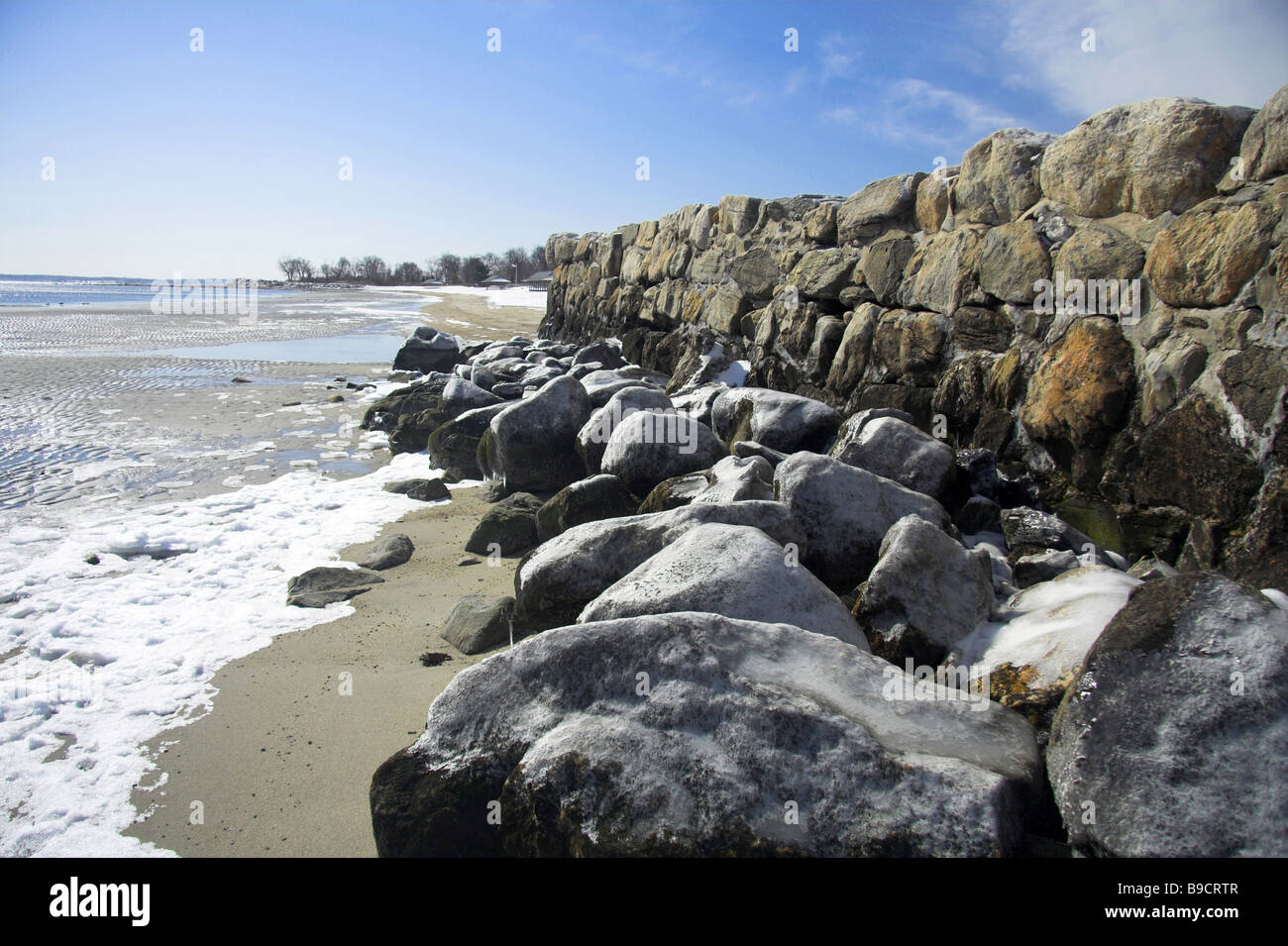 Ice on frozen rocks hi-res stock photography and images - Alamy
