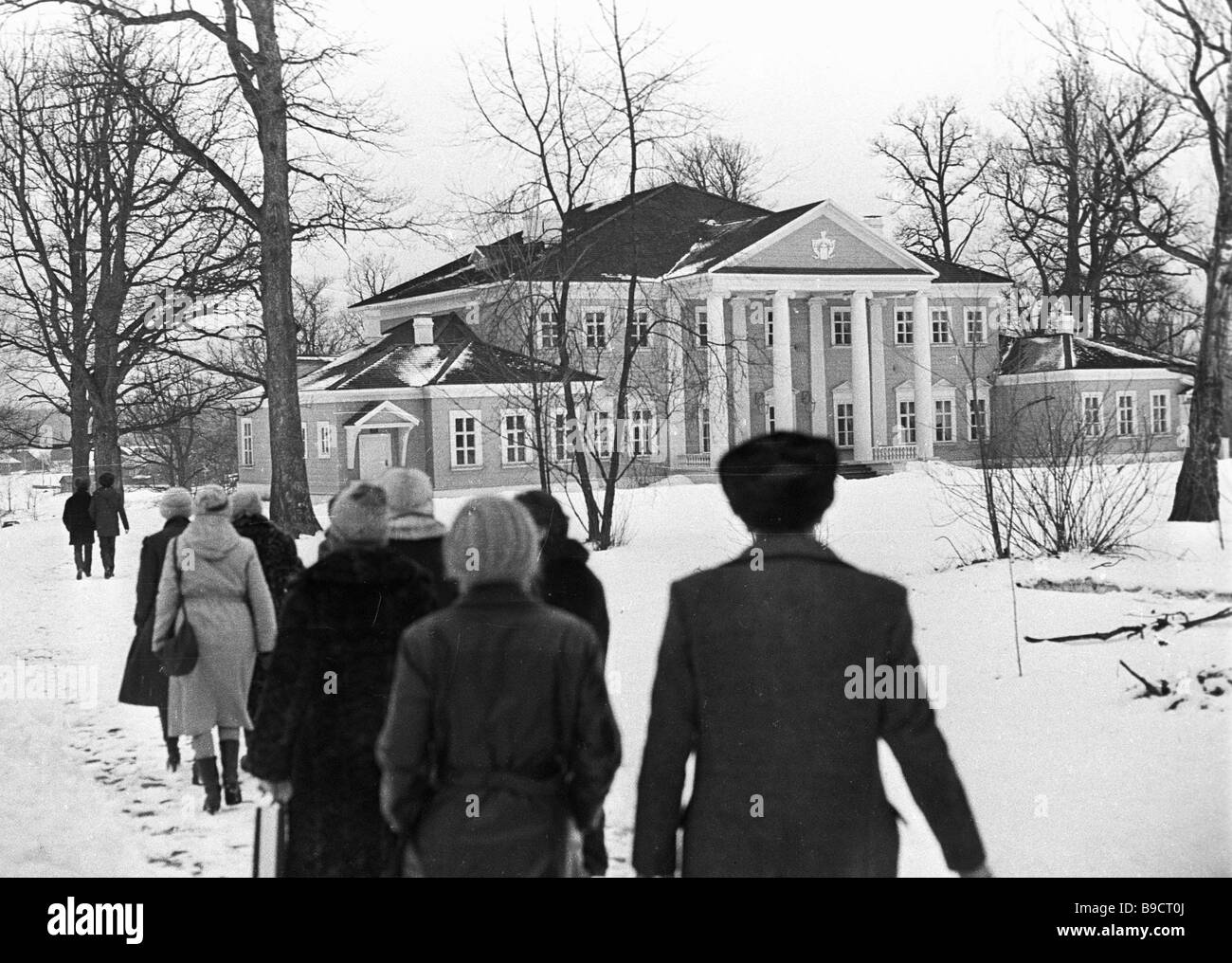 Visitors headed for house museum of composer Mikhail Glinka in ...