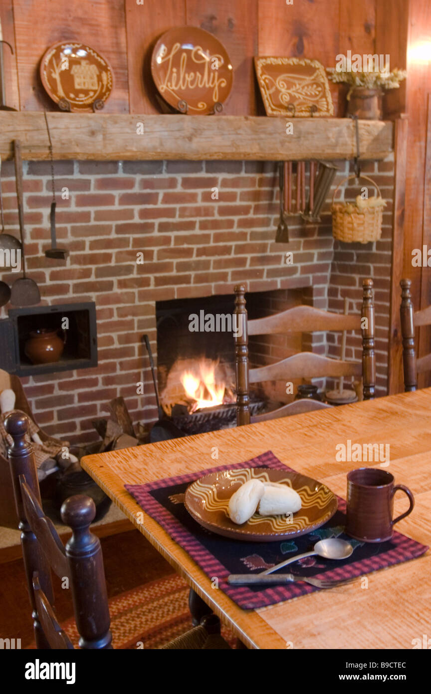 Colonial style table setting hi-res stock photography and images - Alamy