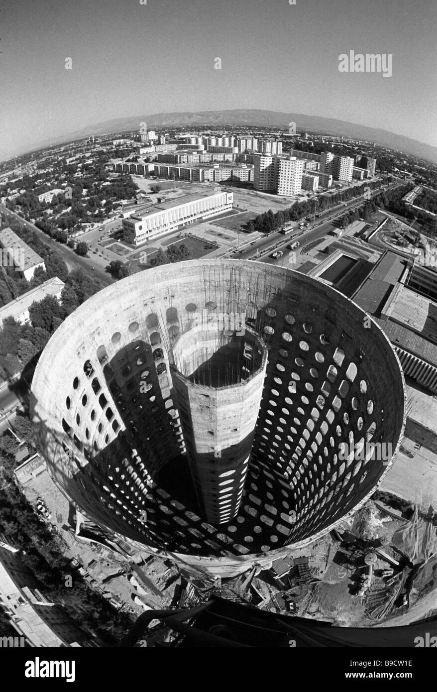 Construction of 16 storey aseismic buildings in Dushanbe Stock Photo ...