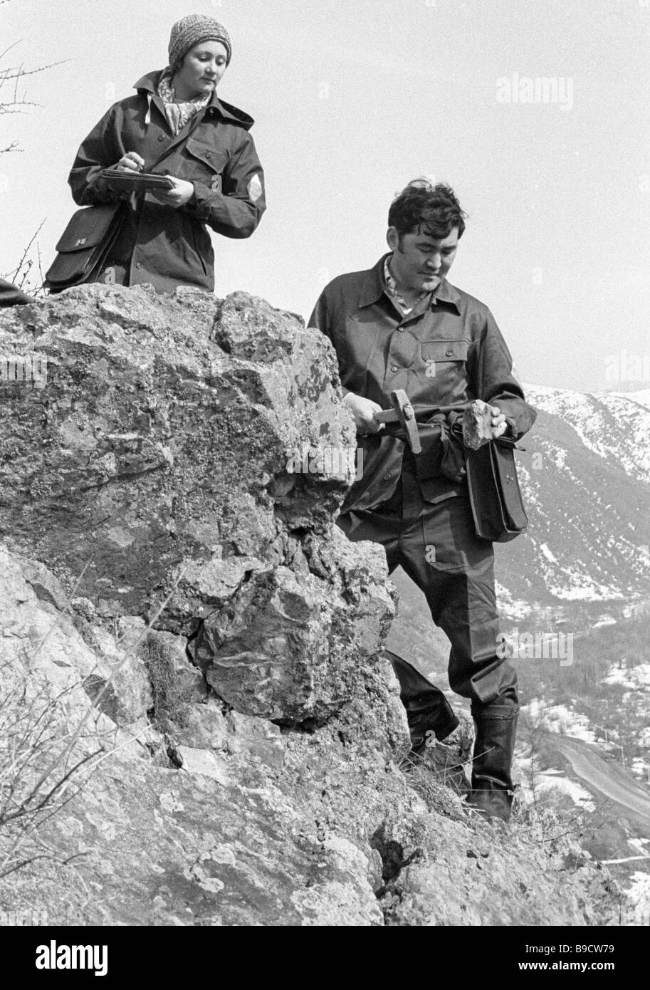 Geologists examining samples of rock Stock Photo - Alamy