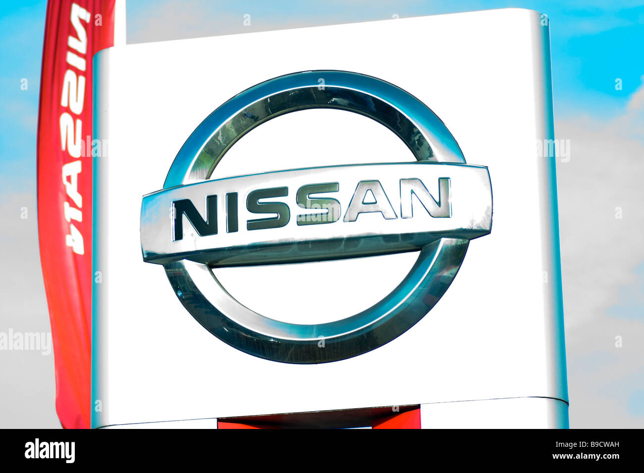 Nissan logo hi-res stock photography and images - Alamy