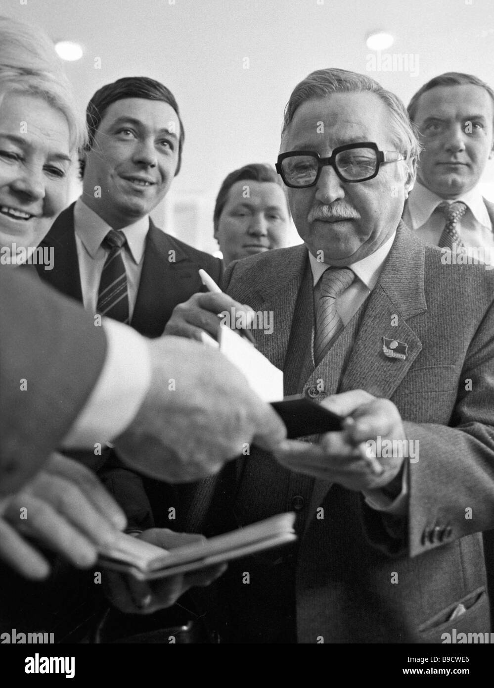 Luis Corvalan Chilean Communist leader gives autographs to 26th Soviet ...