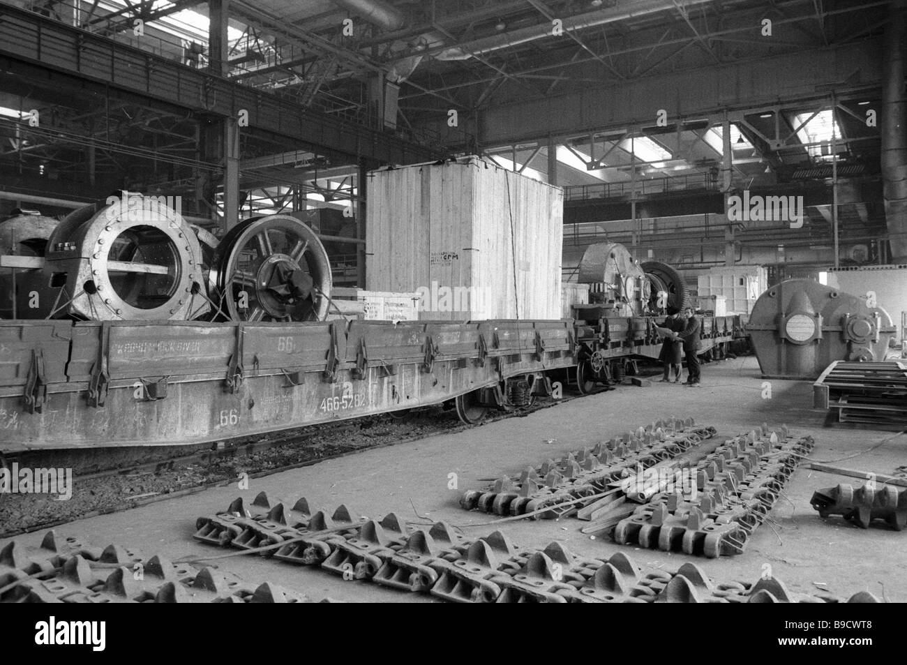 The Krasnoyarsk heavy machine building factory s EKG 12 5 excavator ...