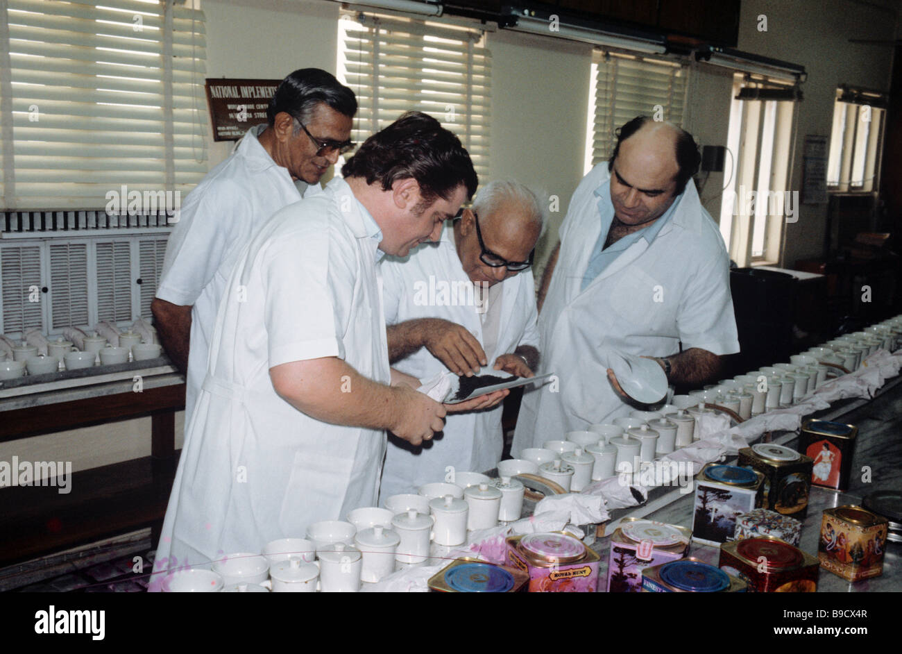Soviet and Indian tea testers at a Calcutta auction in 1984 Stock Photo ...