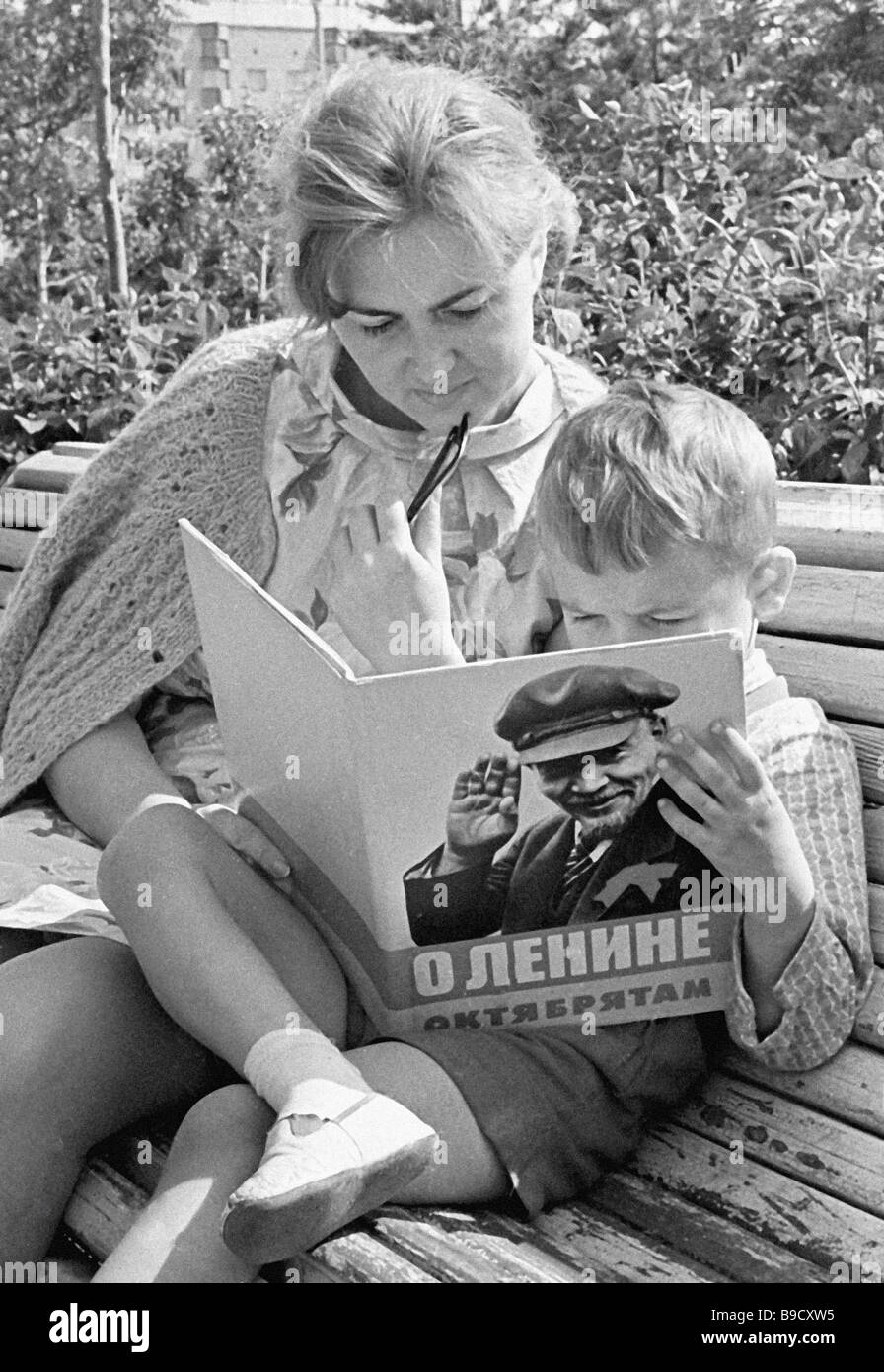 Mother and her son reading a book about Vladimir Lenin Stock Photo - Alamy