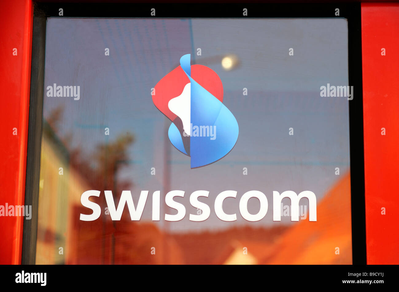 Schweizer telefonzelle hi-res stock photography and images - Alamy