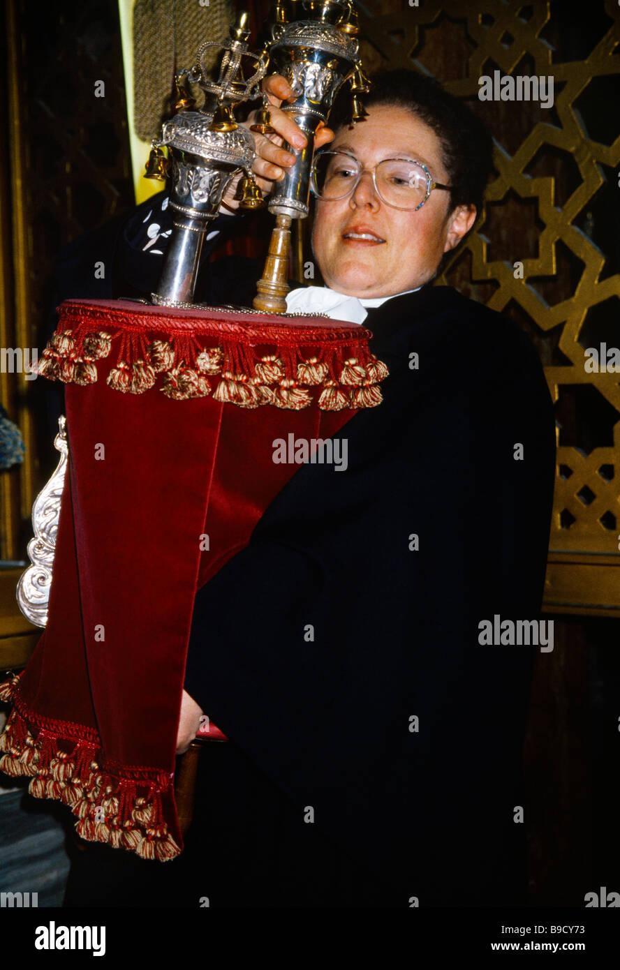 West London Synagogue Rabbi Tabick Dressing The Torah London Englnad ...