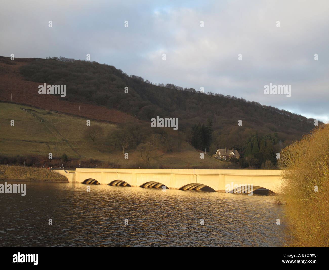 Looking across Ladybower Reservoir to Yorkshire Bridge viaduct (on A57 ...
