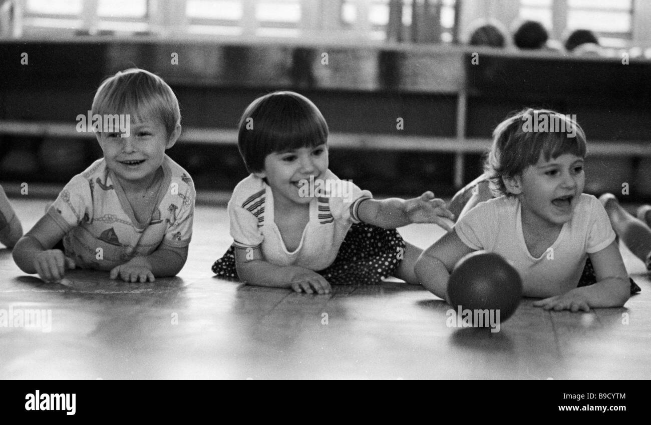 Exercises with a ball in a sports kindergarten Stock Photo - Alamy