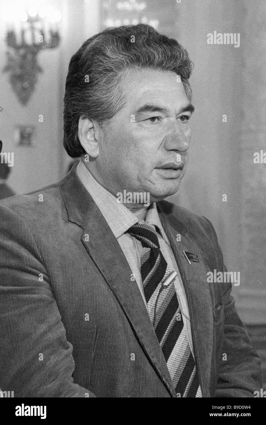 Kyrgyz writer Chinghiz Aitmatov Stock Photo - Alamy