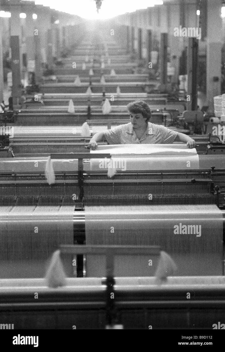 A weaver of the Trekhgornaya Manufaktura cotton mill Moscow Stock Photo ...