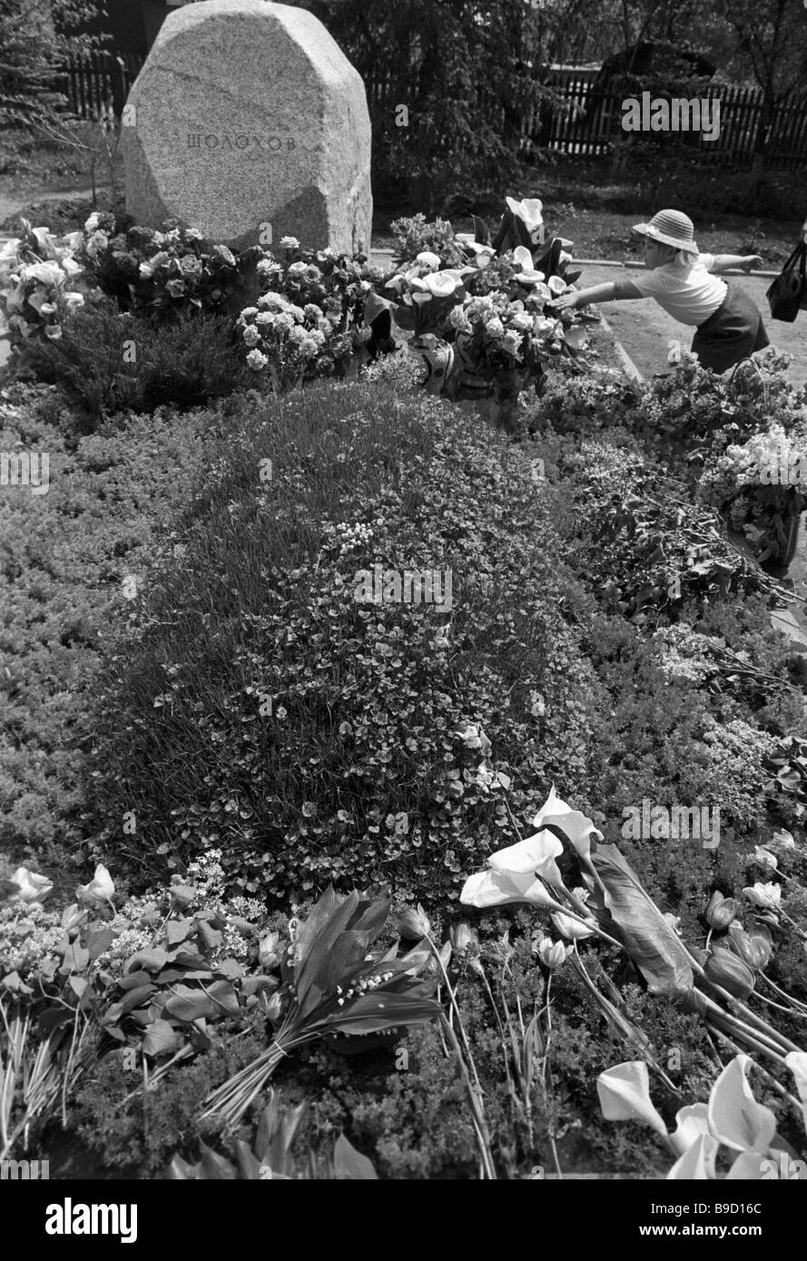 The grave of writer Mikhail Sholokhov in the village of Veshenskaya ...