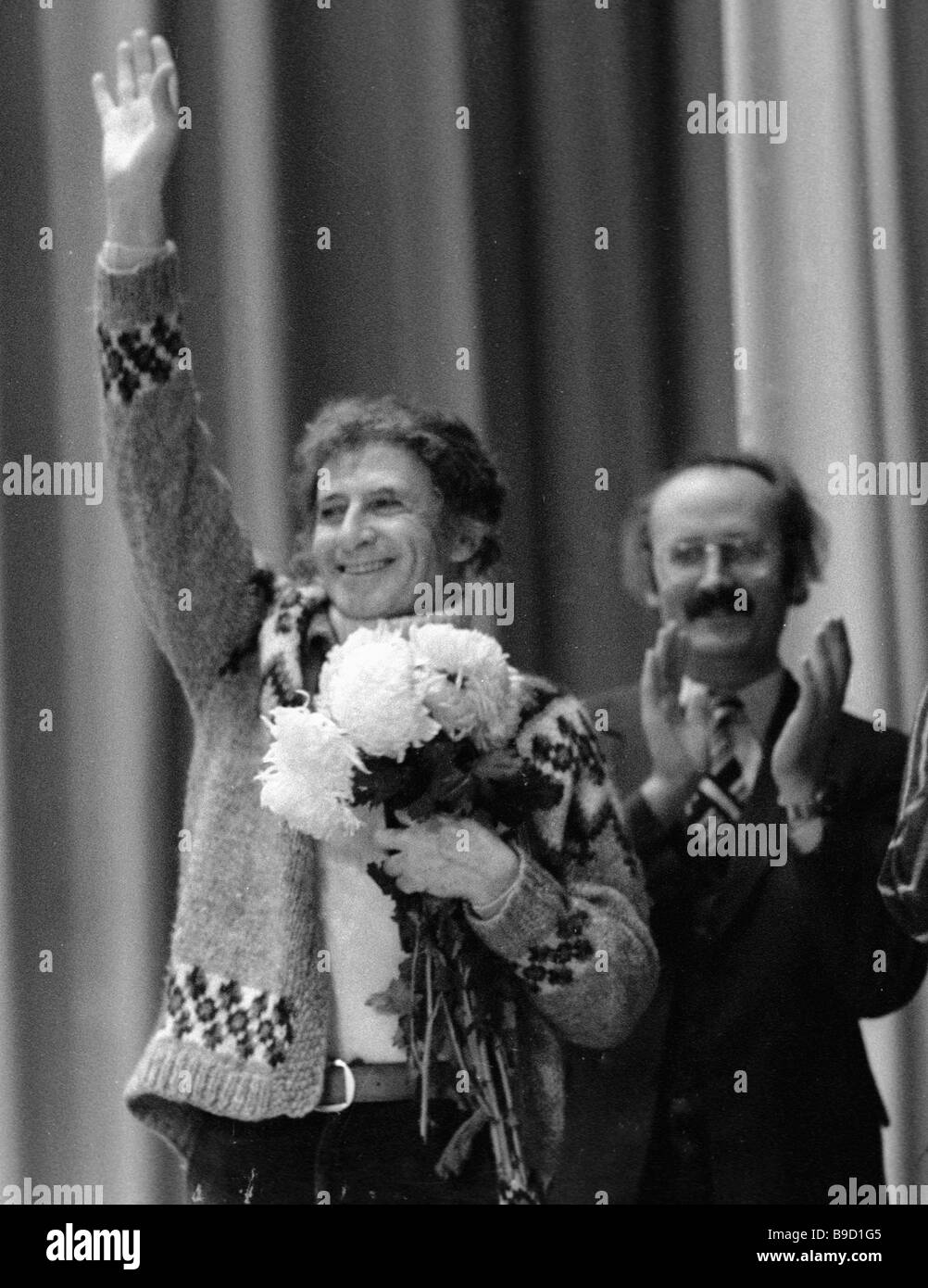French mime Marcell Marceau left welcomes Soviet audience Stock Photo ...
