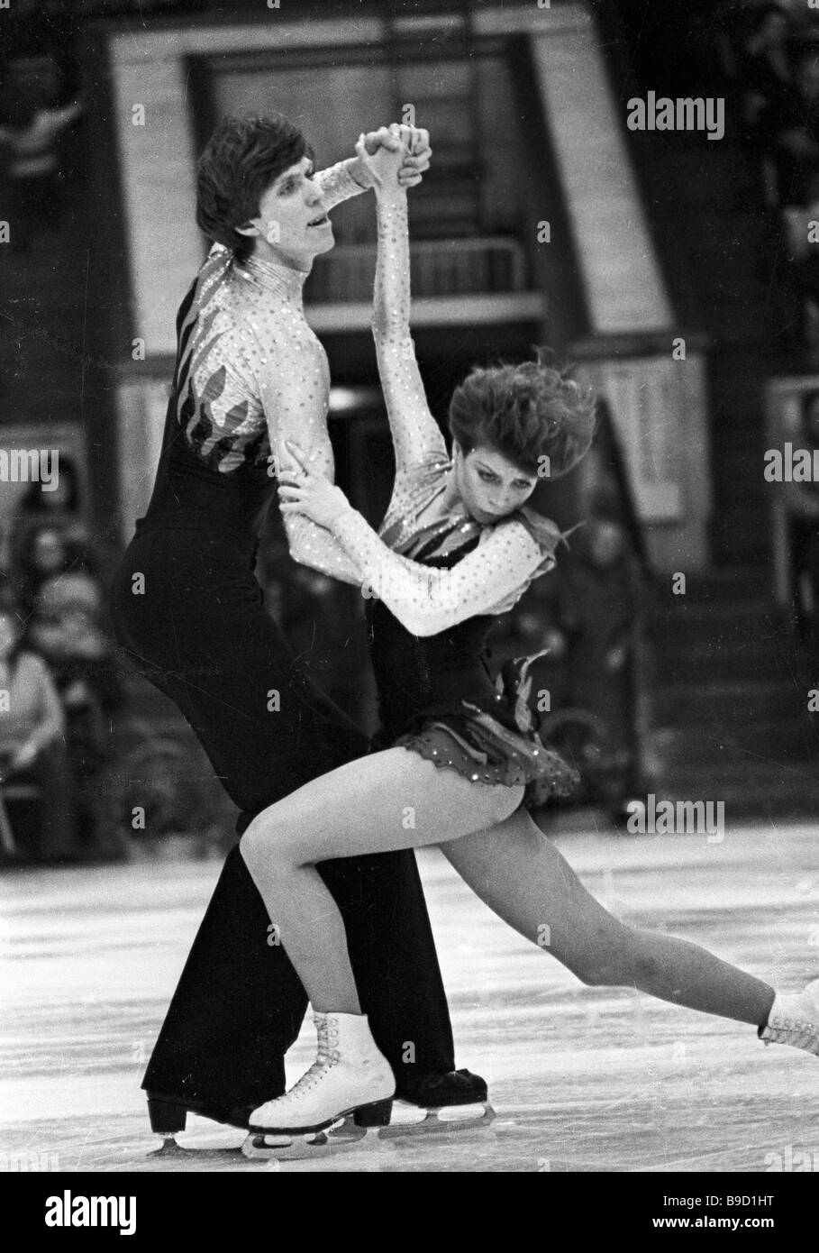 Bronze medallists of the World 1981 Figure Skating championship Natalia ...