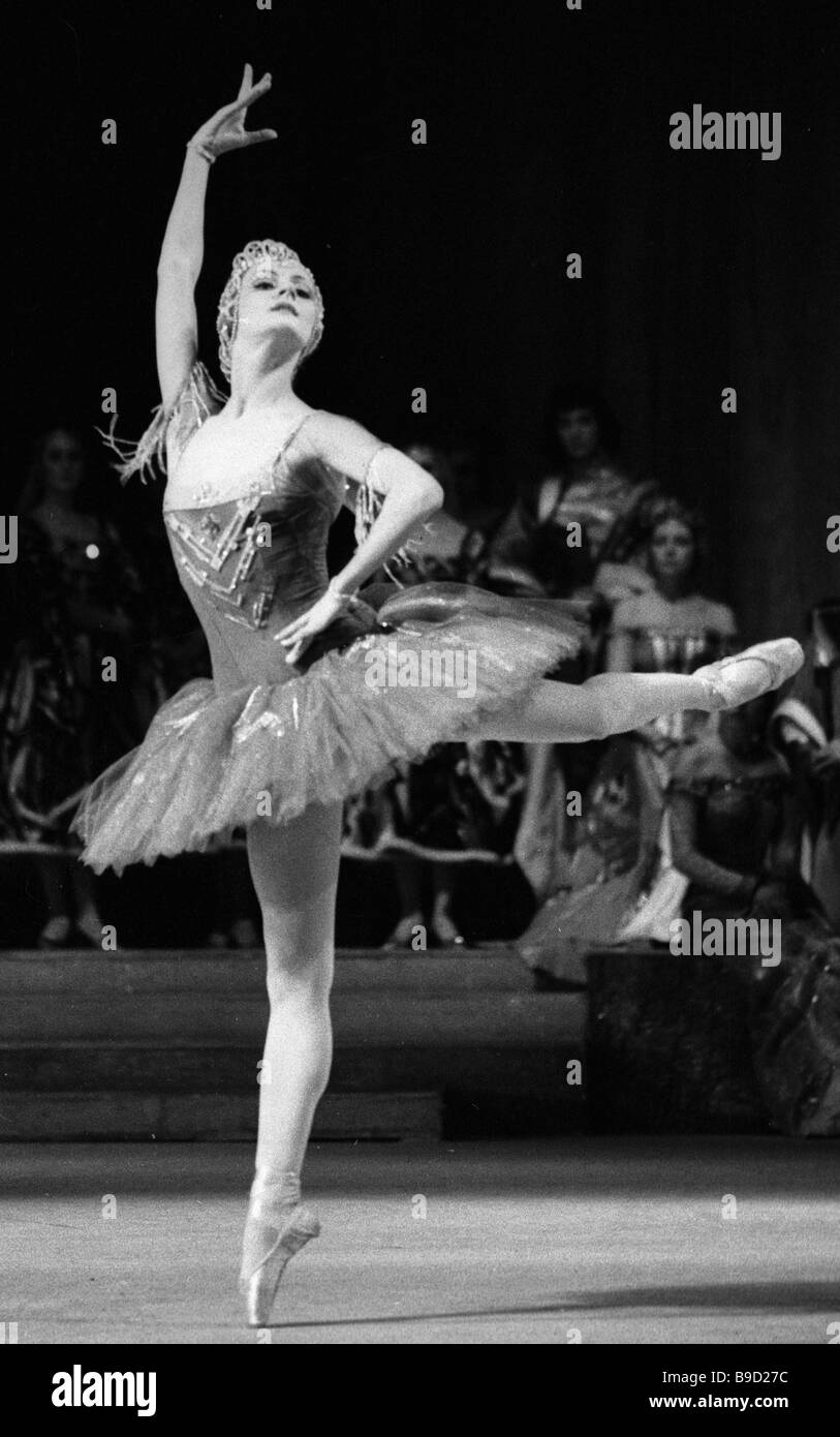 Distinguished Uzbek SSR artist Alla Mikhalchenko makes her first ...