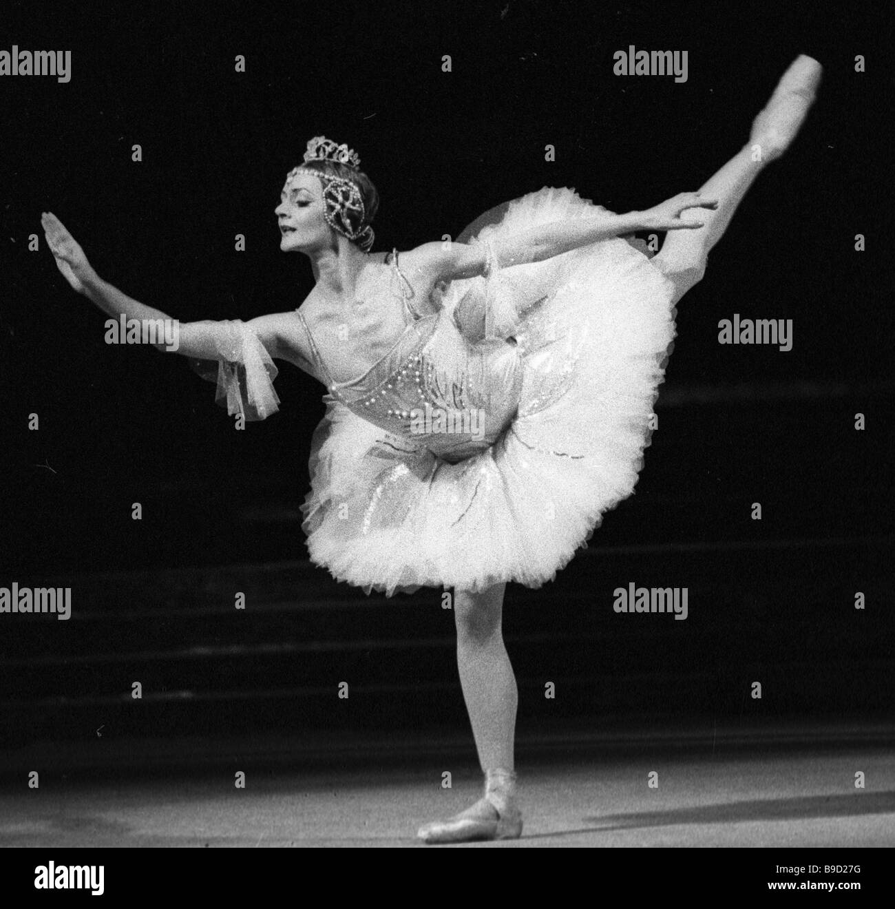 Distinguished Uzbek SSR artist Alla Mikhalchenko makes her first ...