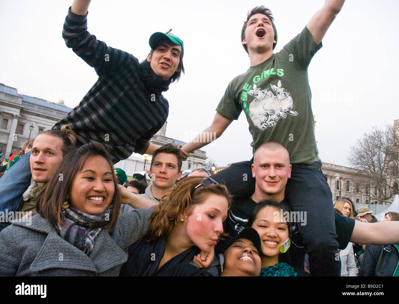 Multicultural groups hi-res stock photography and images - Alamy