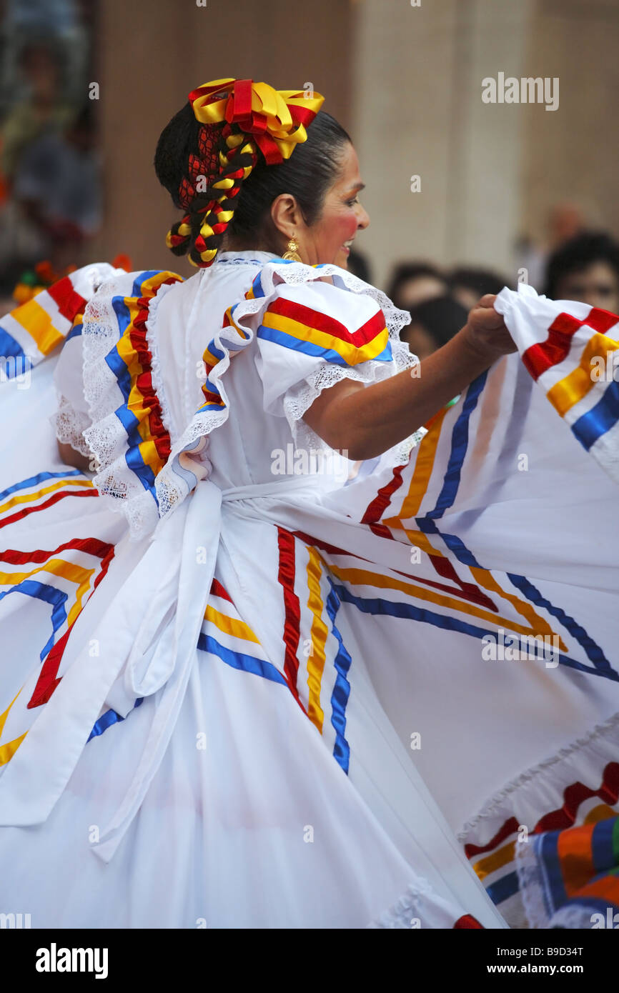 Latin american folk dance hi-res stock photography and images - Alamy