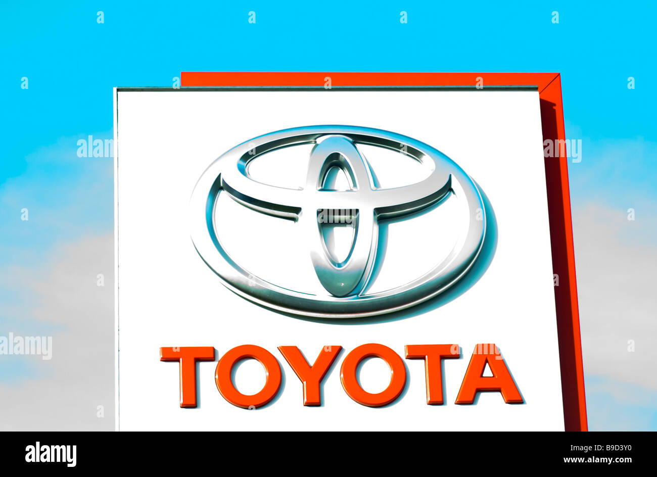 Toyota logo hi-res stock photography and images - Alamy