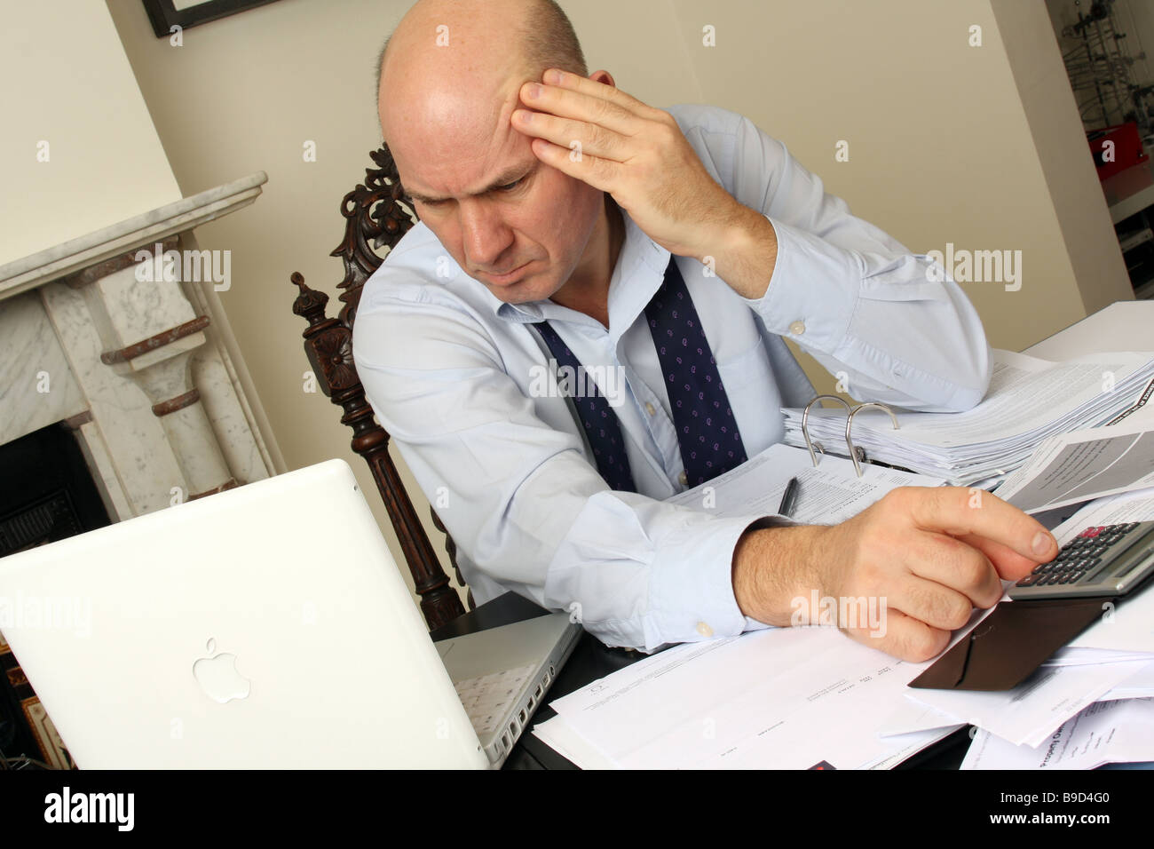 Accounts figures hi-res stock photography and images - Alamy