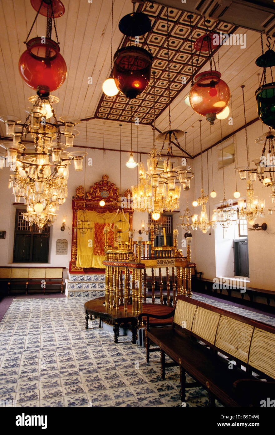 Cochin's historical Jewish Synagogue interior Stock Photo - Alamy