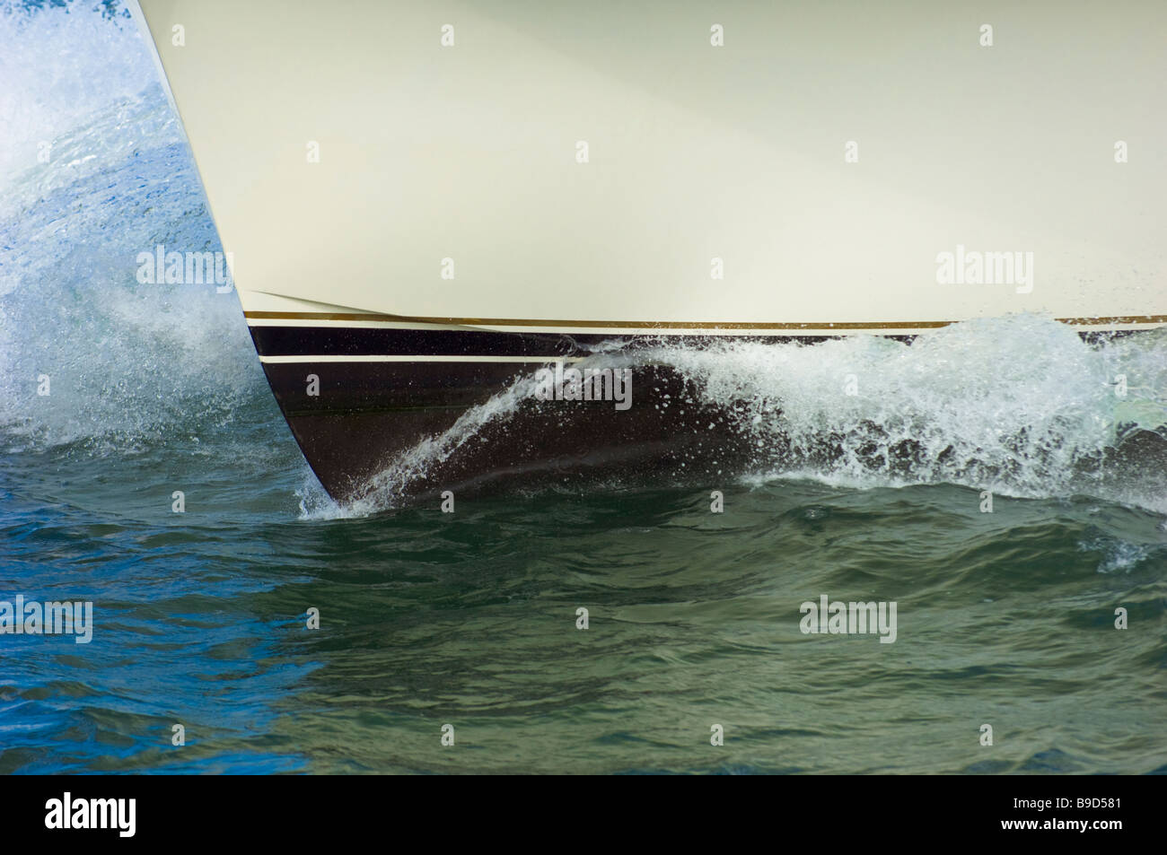 boat bow under way Stock Photo - Alamy