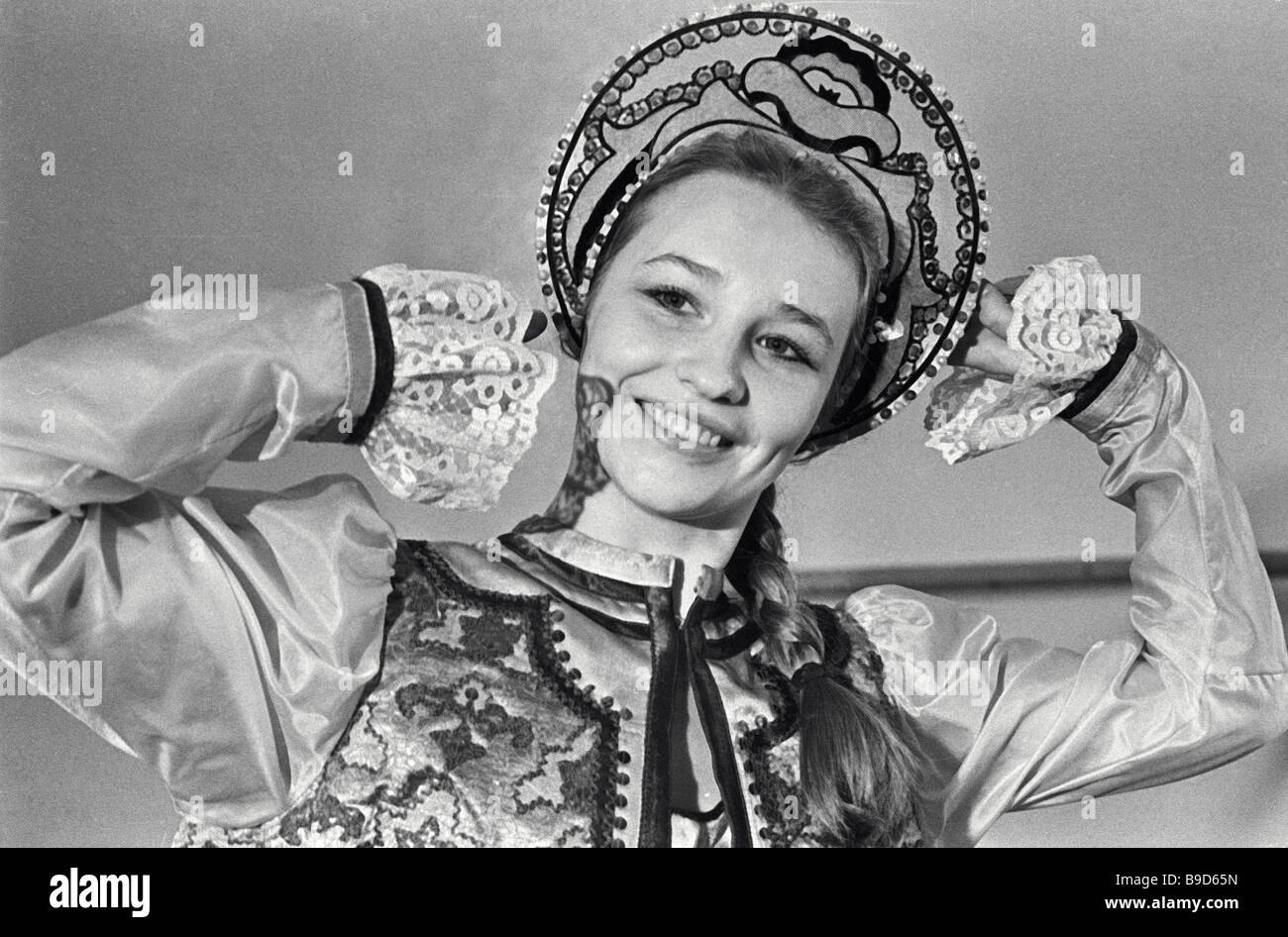 Leading dancer of the Volzhanka amateur dance company Stock Photo - Alamy