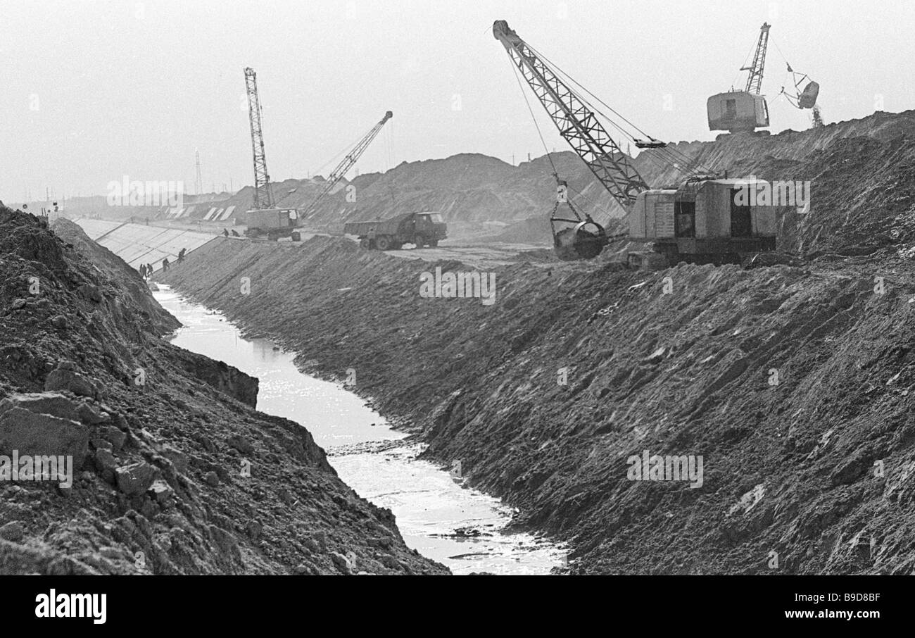 Karakum Canal High Resolution Stock Photography and Images - Alamy