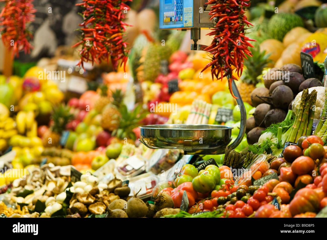Sale of fruit hi-res stock photography and images - Alamy