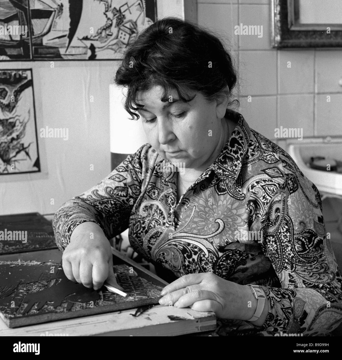 Graphic artist Alexandra Bill top notch book illustrator in her studio ...