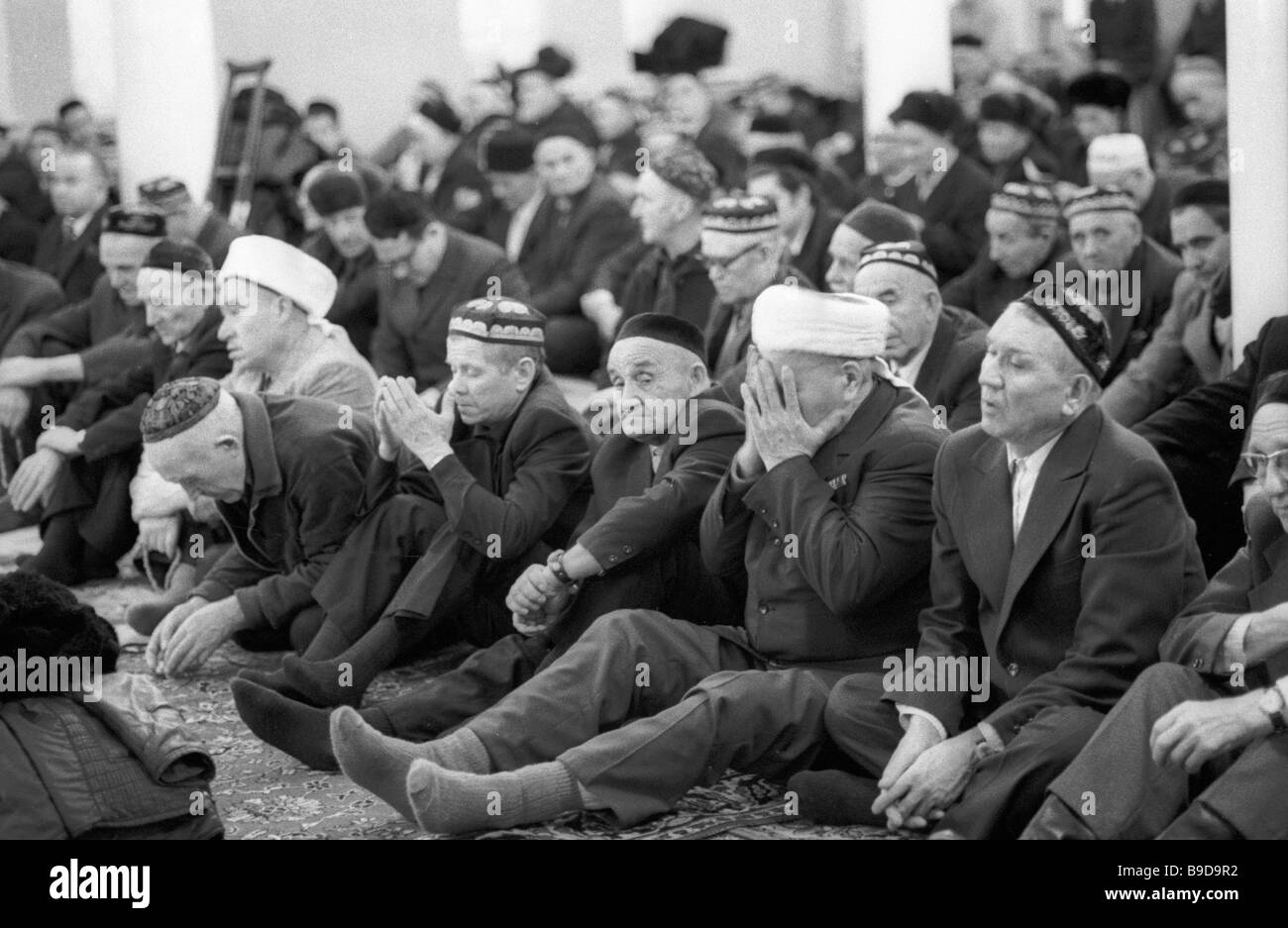 Muslims attending a service in Moscow s Grand Mosque to mark the onset ...
